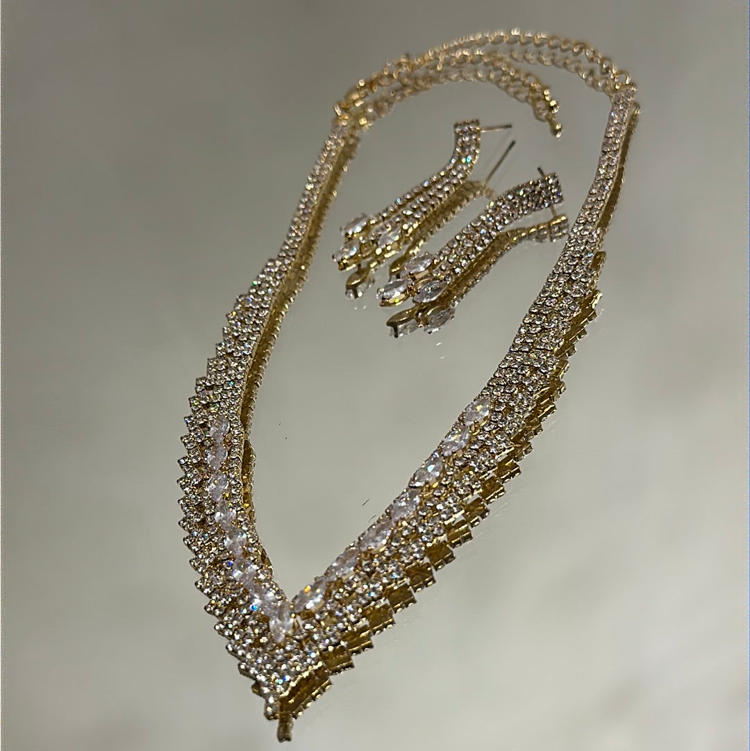 CONJUNTO 4, ARO Y COLLAR DORADO – VESTIDOS UNIQUE